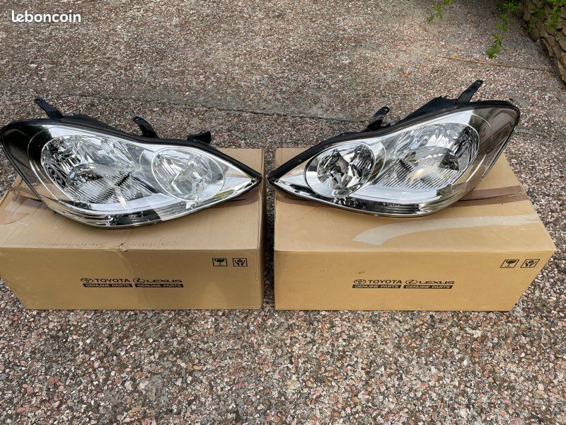 Lot 2 phares Toyota Avensis Verso - Équipement auto