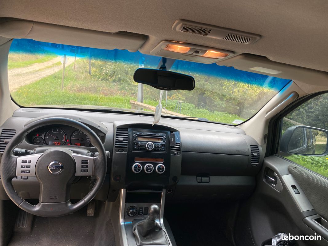 Magnifique Pickup NISSAN NAVARA D40 Double Cabine /190 CHV / 4WD / FIN ...