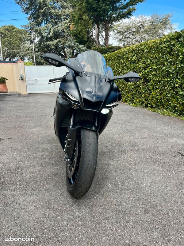 Yamaha R1 2020 6000 kms Silencieux akra Black édition - Motos