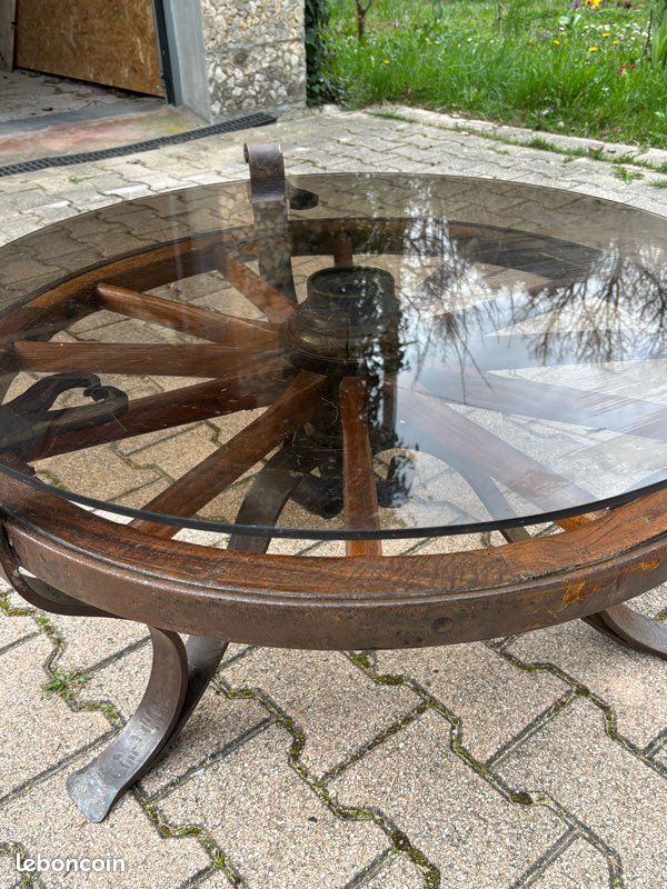 Table basse vintage en forme de roue avec verre teinté - Ameublement