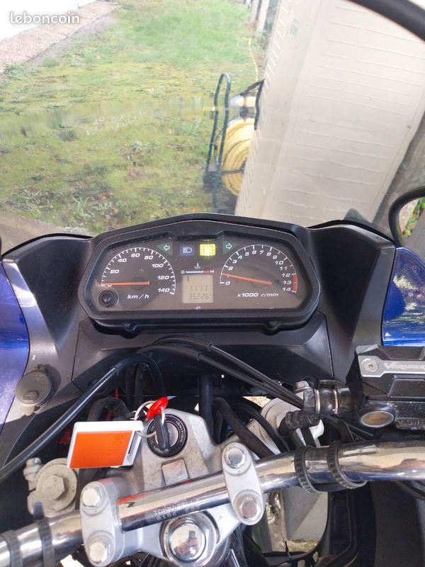 Honda Varadero 125 - Motos