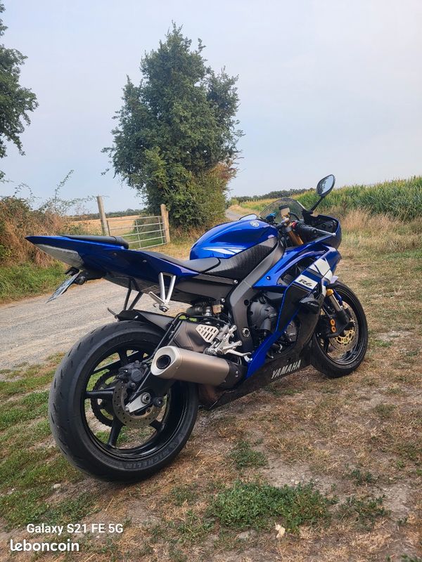 Yamaha YZF R6 - Motos