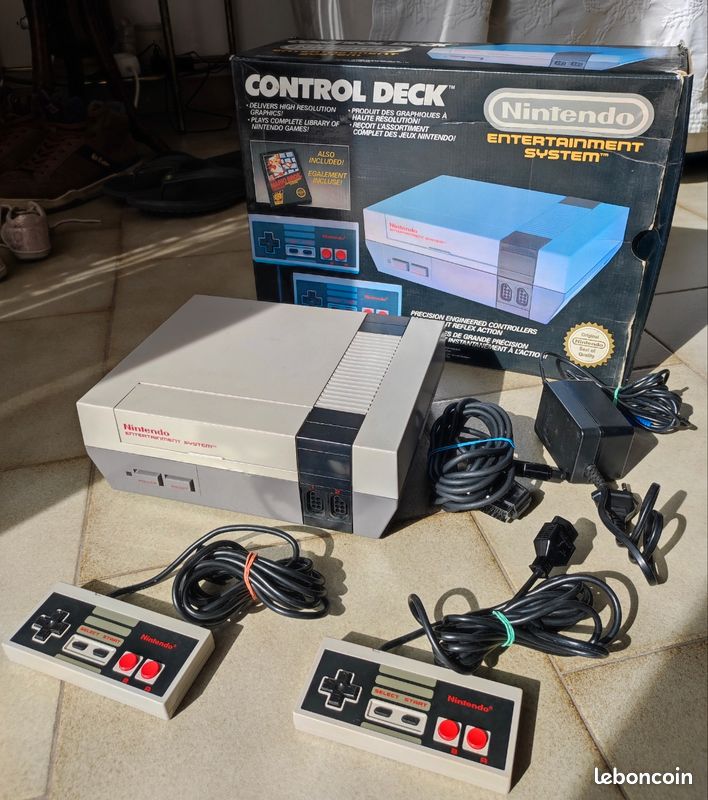 Nintendo NES Control Deck avec boîte - Consoles