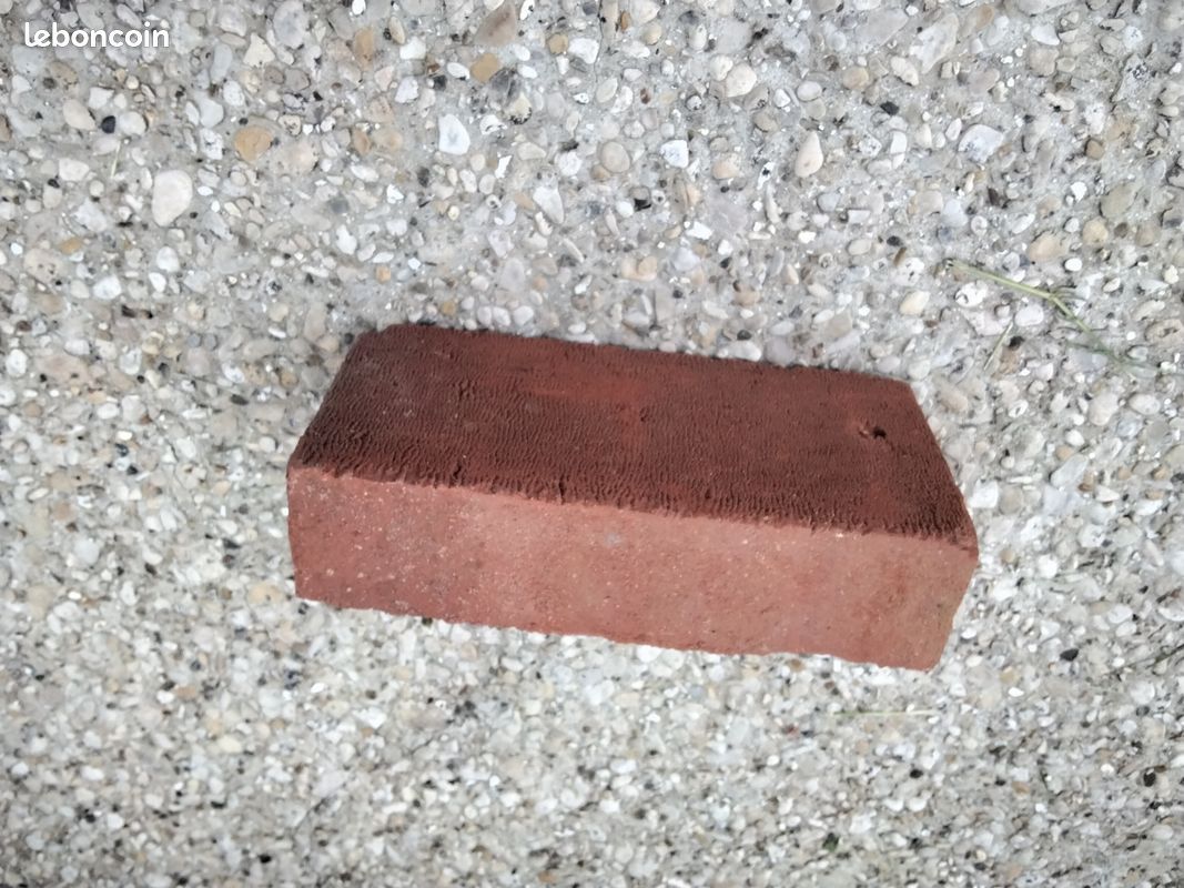 Brique rouge neuve - Bricolage