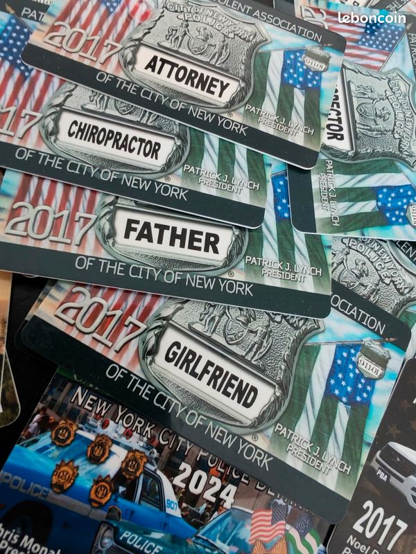 Lot trentaines cartes pba nypd police New York plaque insigne uniforle ...