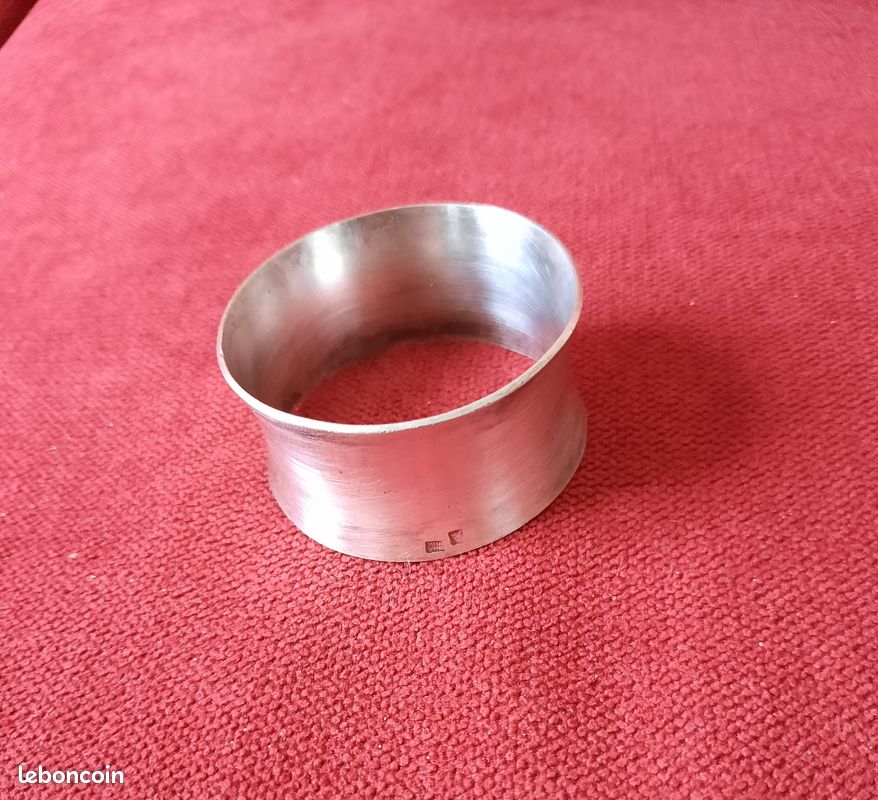 Ancien rond de serviette en métal argenté - Collection