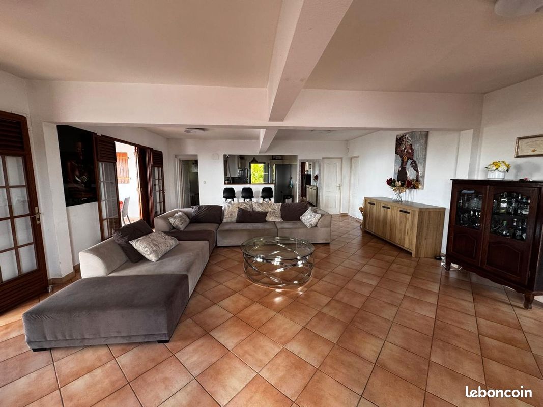 Bel f4 fort de france avec vue mer - Locations