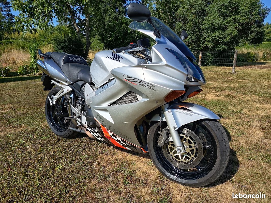 Honda 800 vfr 2002 - Motos