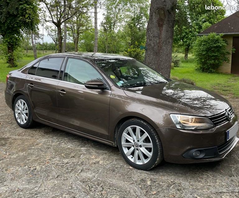 Volkswagen Jetta Carat 1.6 TDI DSG7 - Voitures