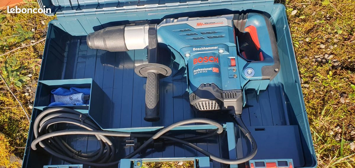 Location marteau perforateur Bosch GBH 5-40 DCE – SDS Max - Services de ...