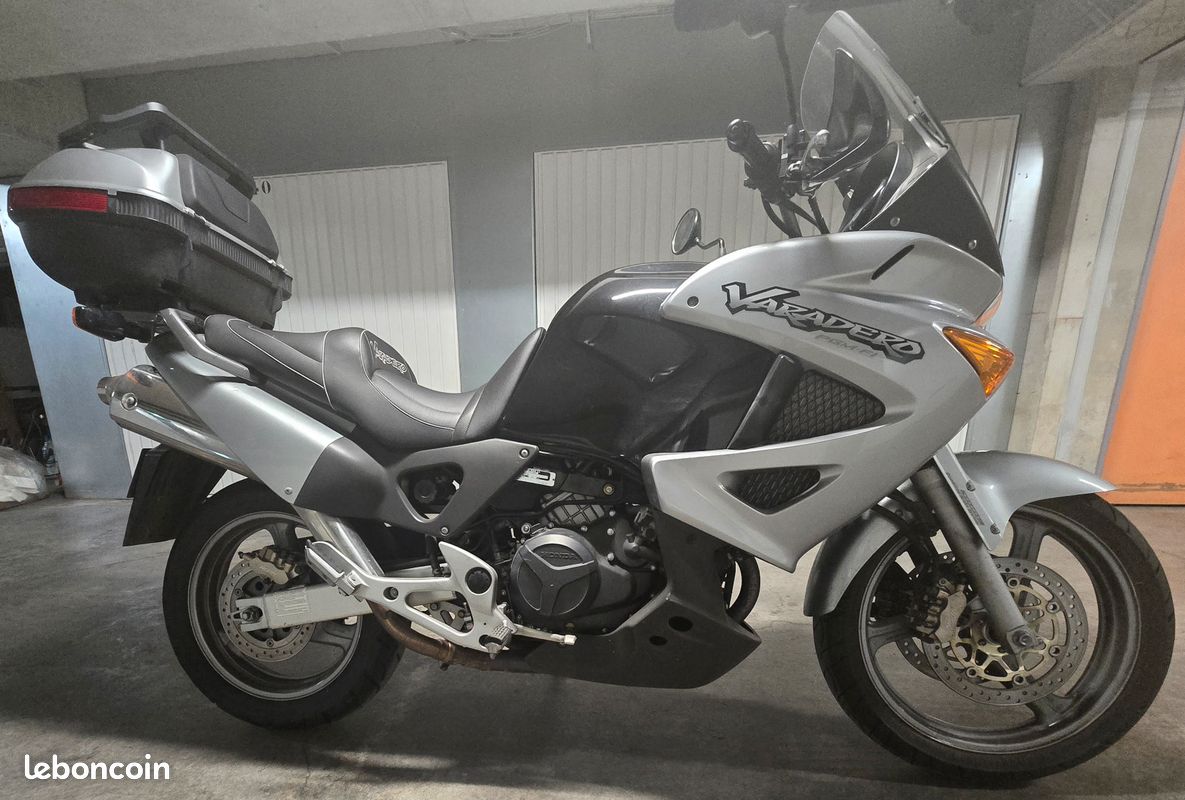 Moto Honda PGM-F1 Honda Varadero 1000cc en parfait état, échange ...