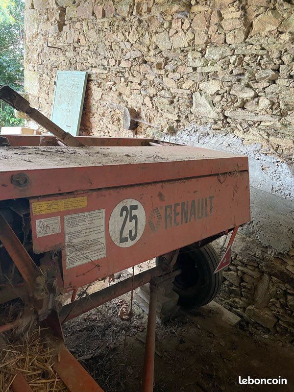 Presse Renault / Claas / Markant 110 - Matériel agricole