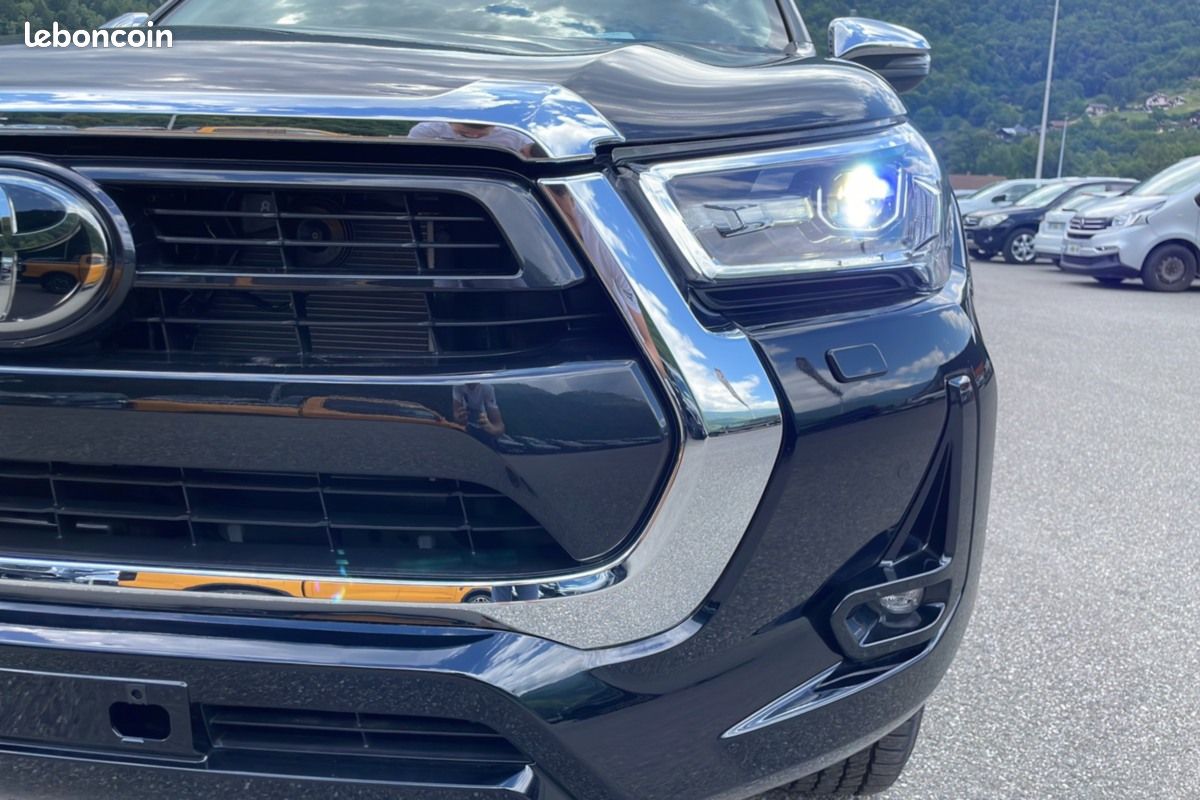 Toyota Hilux 2.8 204 BVA EXECUTIVE 4PL - Voitures