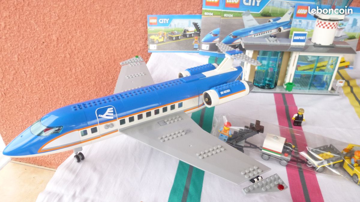 LEGO CITY AEROPORT + AVION numéro 60104 avec 4 NOTICES sans boite ...