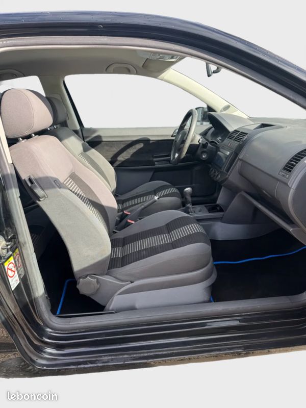 VOLKSWAGEN POLO IV (9N) PHASE 2 1.2i 60 6V - Voitures