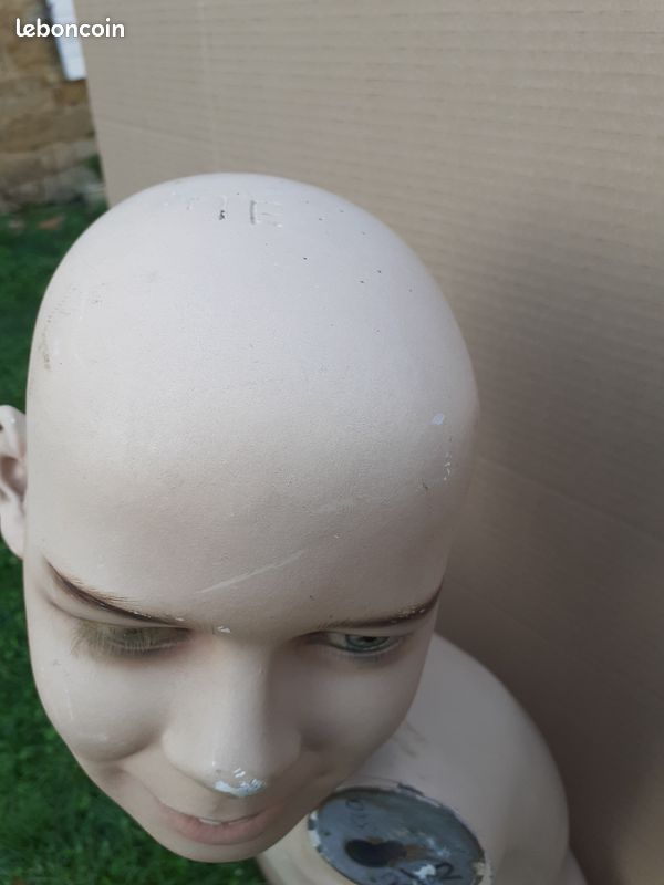 Mannequin réaliste enfant New John Nissen - Équipements pour commerces ...