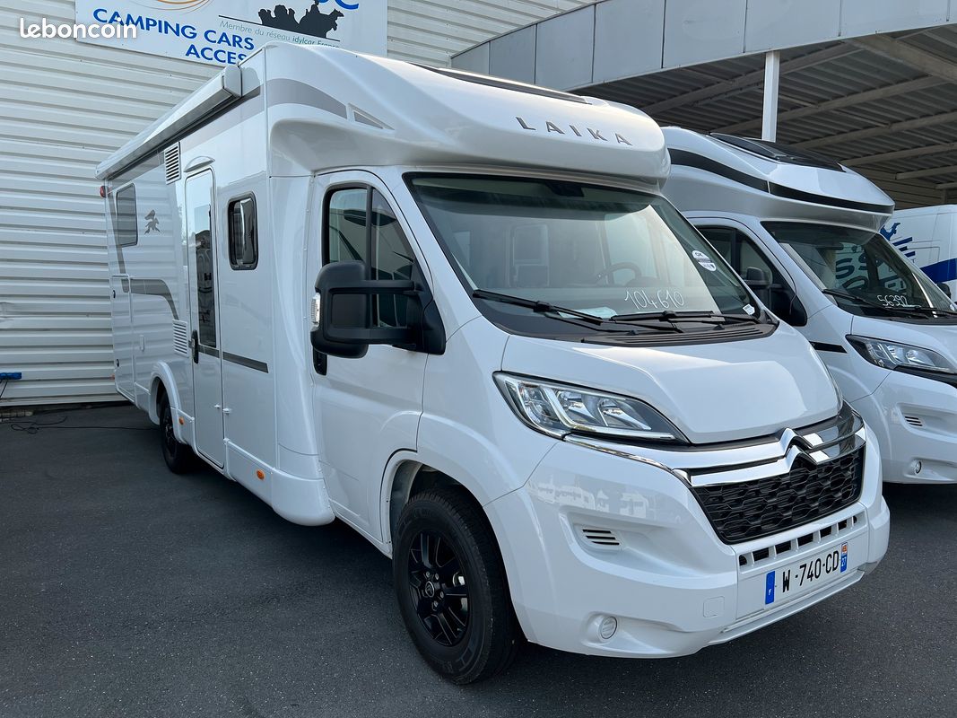 Camping-car profilé Laika KOSMO 509L lits jumeaux salaon face face - Caravaning