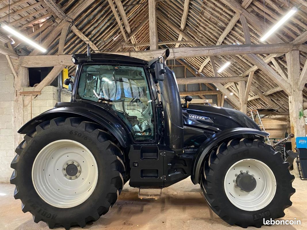 Valtra T214 - Tracteurs