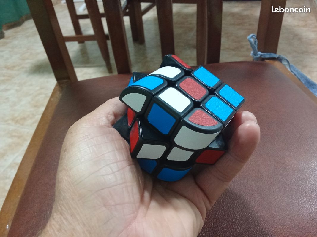 Rubiks cube neuf modèle Penrose 3x3 , trois couleurs bleu blanc rouge - Jeux & Jouets