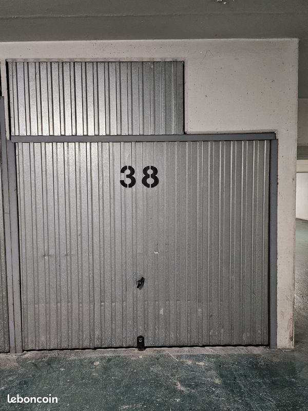 Parking box avec rangements - Locations