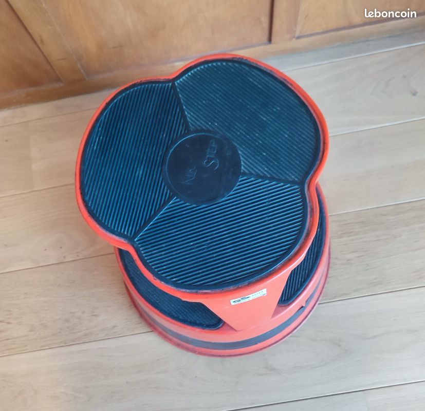 Tabouret Marche Pied GS métal Orange Roulettes - Ameublement