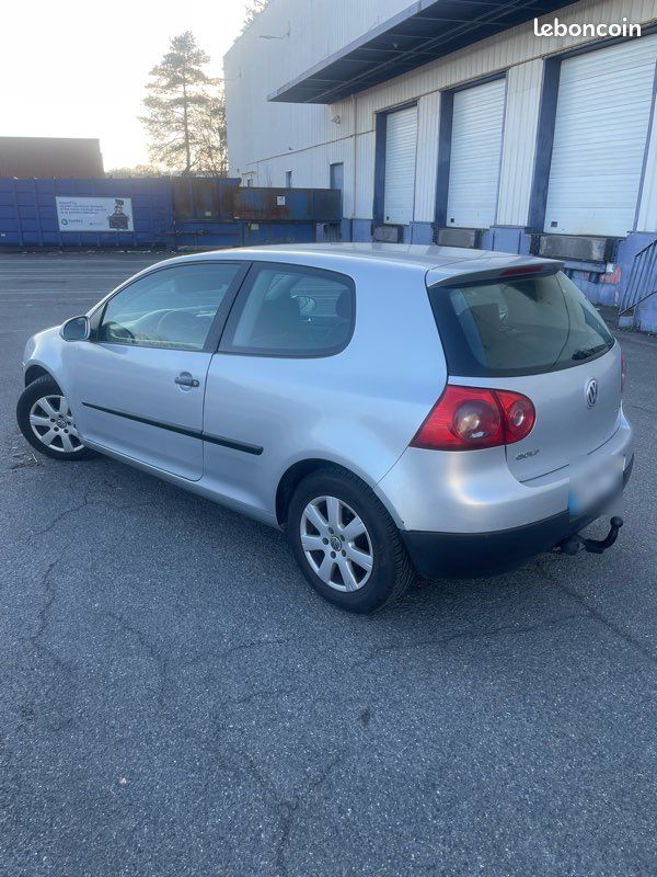 Volkswagen Golf 5 - Voitures