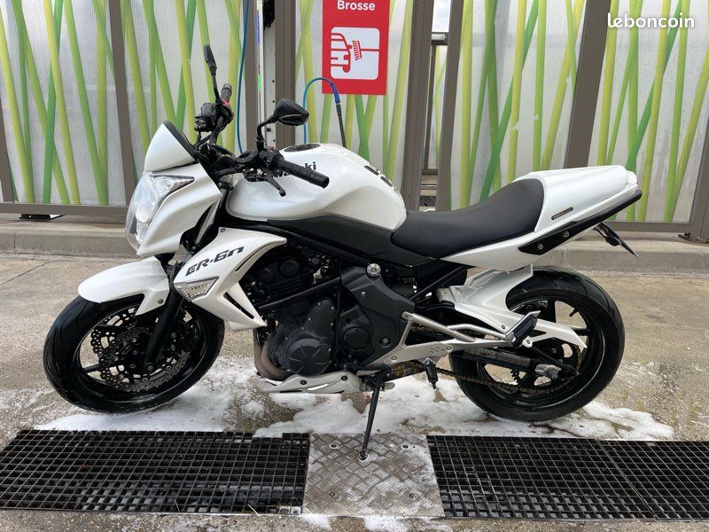 Kawasaki ER6-N - Motos