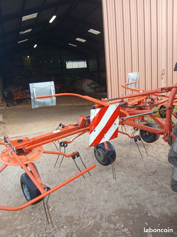 Pirouette faneuse - Matériel agricole