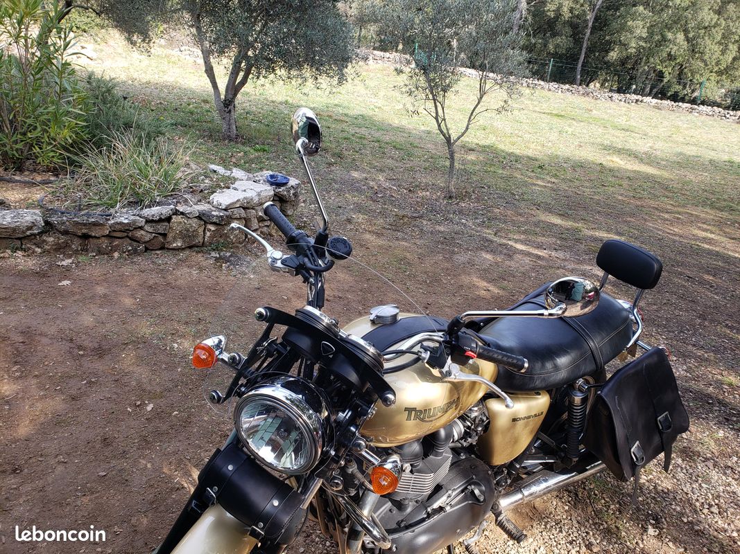 Triumph Bonneville 865SE - Motos