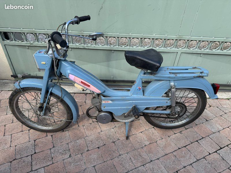 Mobylette Motobecane n 50 bleue - Motos