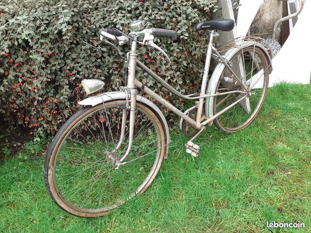 Vélo MOTOBECANE-VELO AQUILON-VELO ANCIEN-26 Pouces-VELO FEMME - Vélos