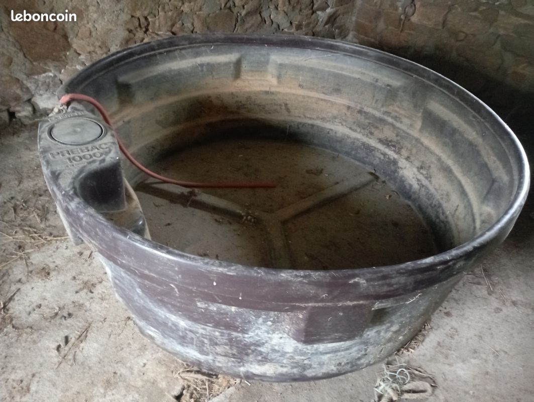 BAC de PÂTURAGE - Matériel agricole