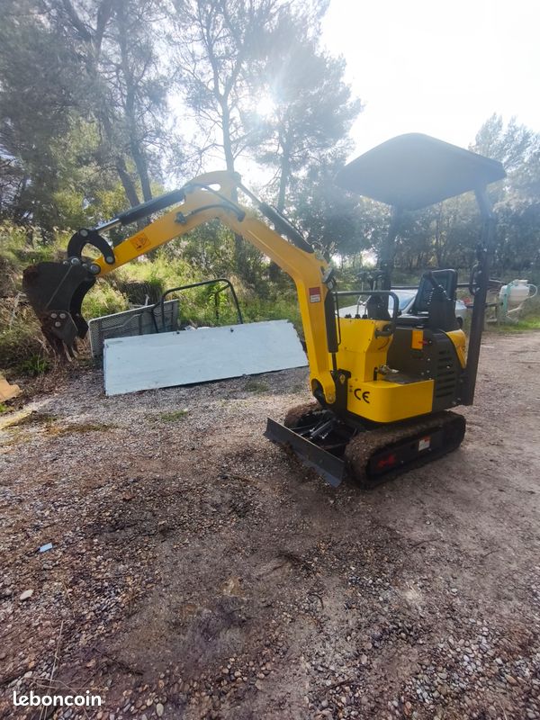 Mini-pelle 1,2t - BTP - Chantier gros-oeuvre
