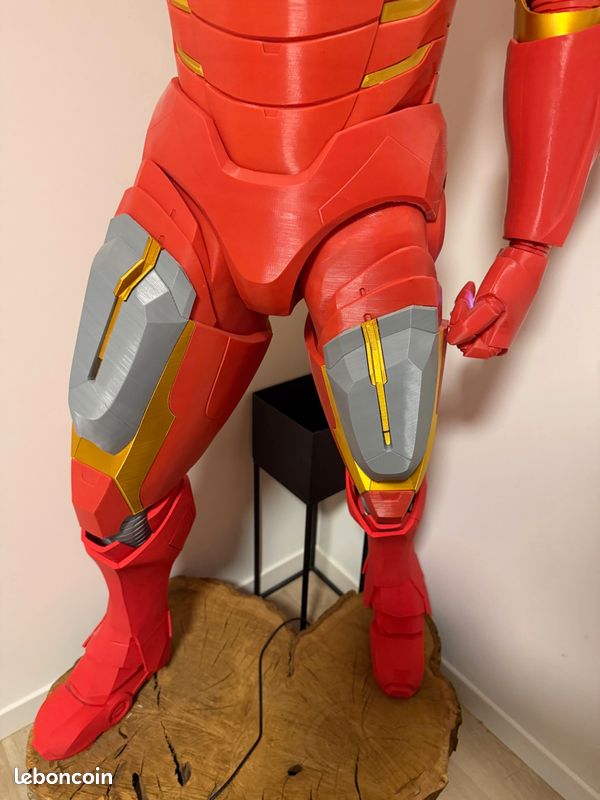 Statue Iron Man géante 150 cm – LED yeux/mains/arc - Collection