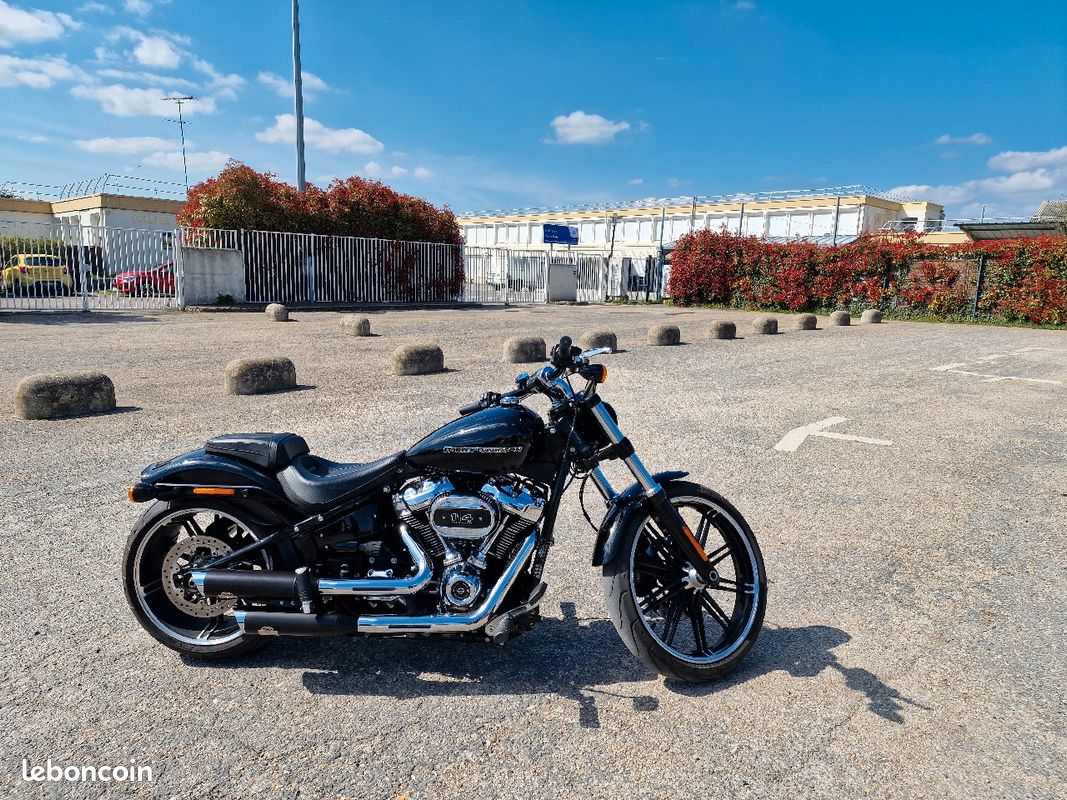 Hd breakout 2019 - Motos