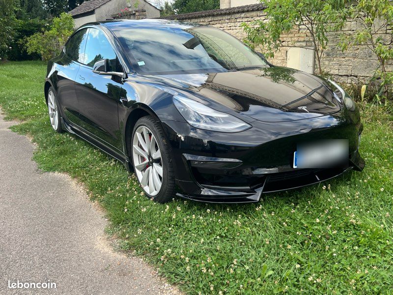 Tesla Model 3 Performance edition limitée Ghost - Voitures