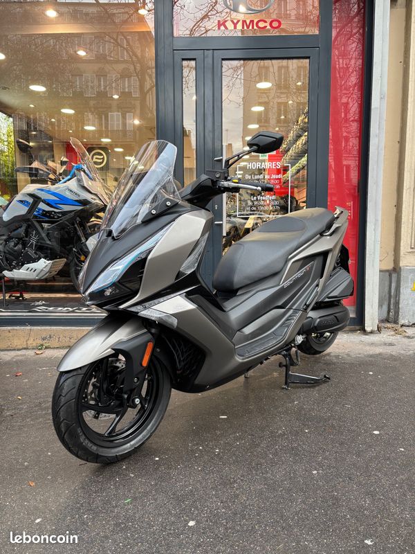 Scooter KYMCO DOWNTOWN 125 1153 KM de 09/2024 - Motos