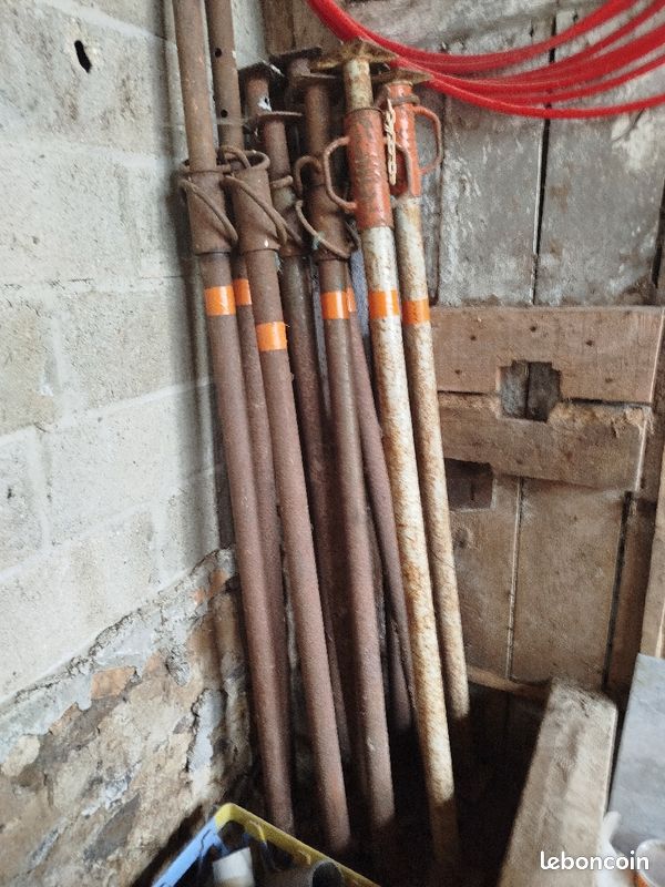 Étais de maçonnerie - BTP - Chantier gros-oeuvre