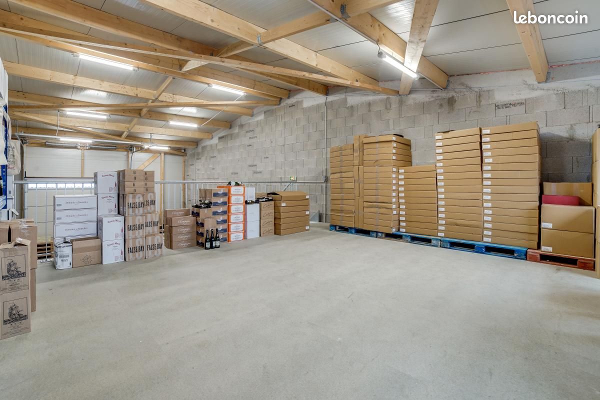 Local d'activité 145 m² - Bureaux & Commerces