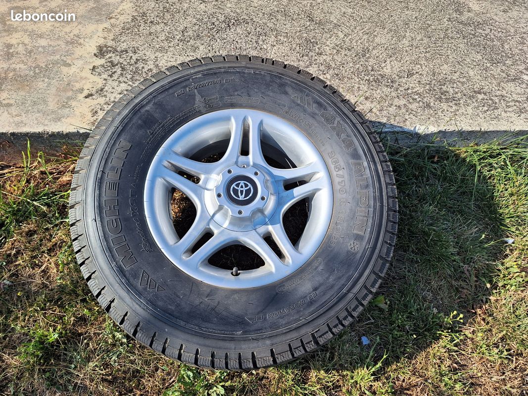 Lot 4 roues hiver 4x4 Toyota Land Cruiser KZJ95 - Équipement auto