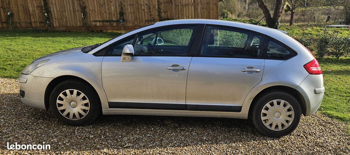 Citroën C4 1.6i 110ch Ambiance Essence Boite Auto - Voitures
