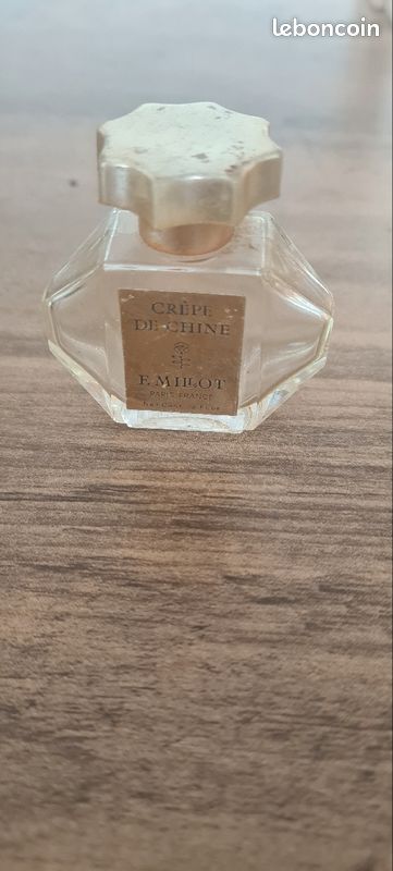Ancienne miniature de parfum vide F.Millot crêpe de Chine - Collection