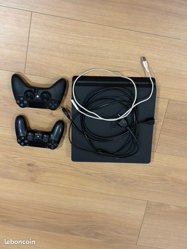 Ps4 2 manettes câbles y compris - Consoles