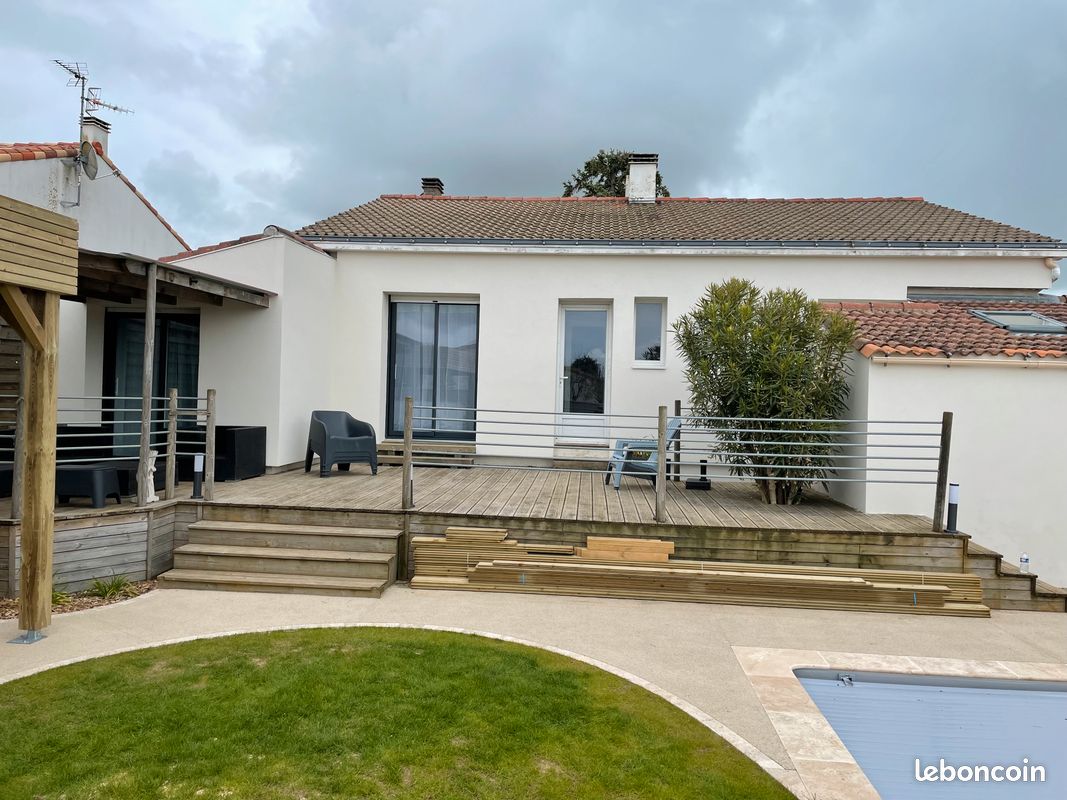 Gîte pour 16 pers en bord de mer avec piscine - Locations saisonnières