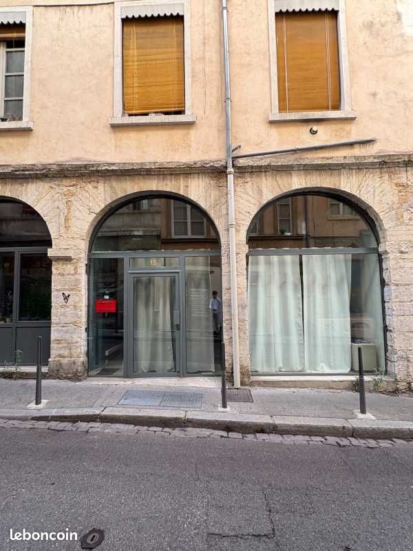 Local bureaux 38 m² - Bureaux & Commerces