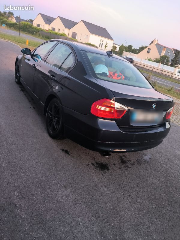 Bonjour je vend où échange BMW 320 CT OK - Voitures