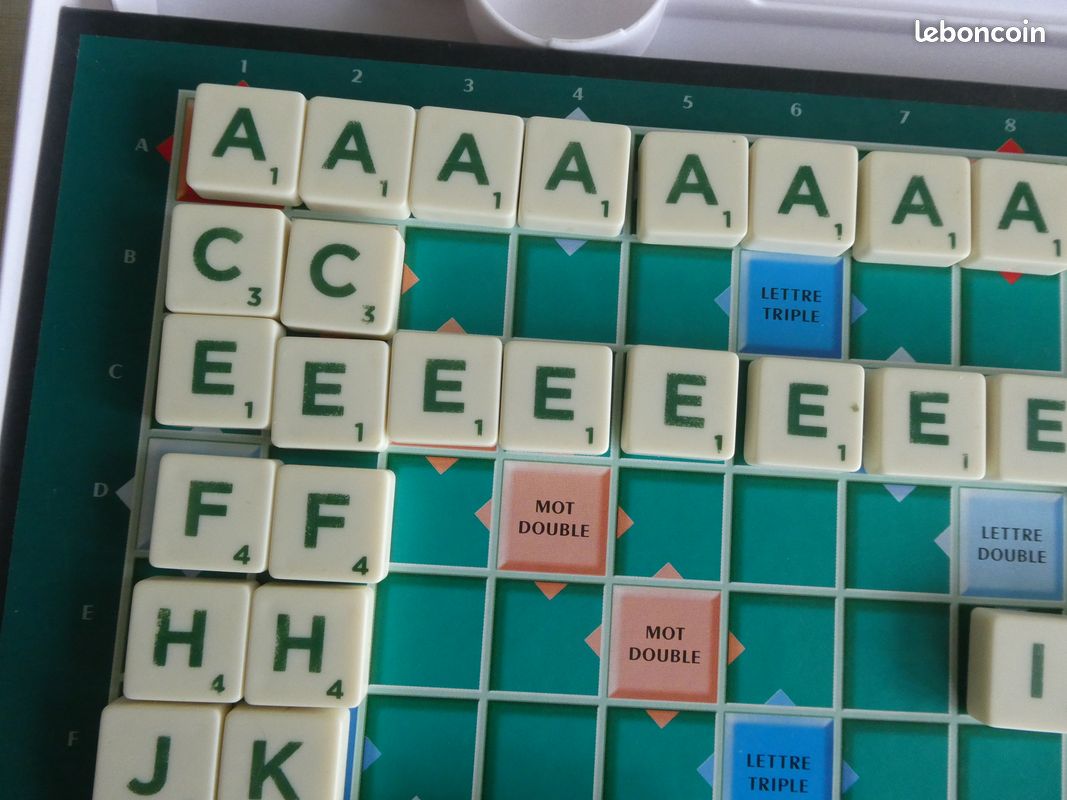 SCRABBLE Plus en coffret plastique - Jeux & Jouets