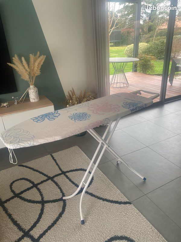 Table à repasser - Ameublement