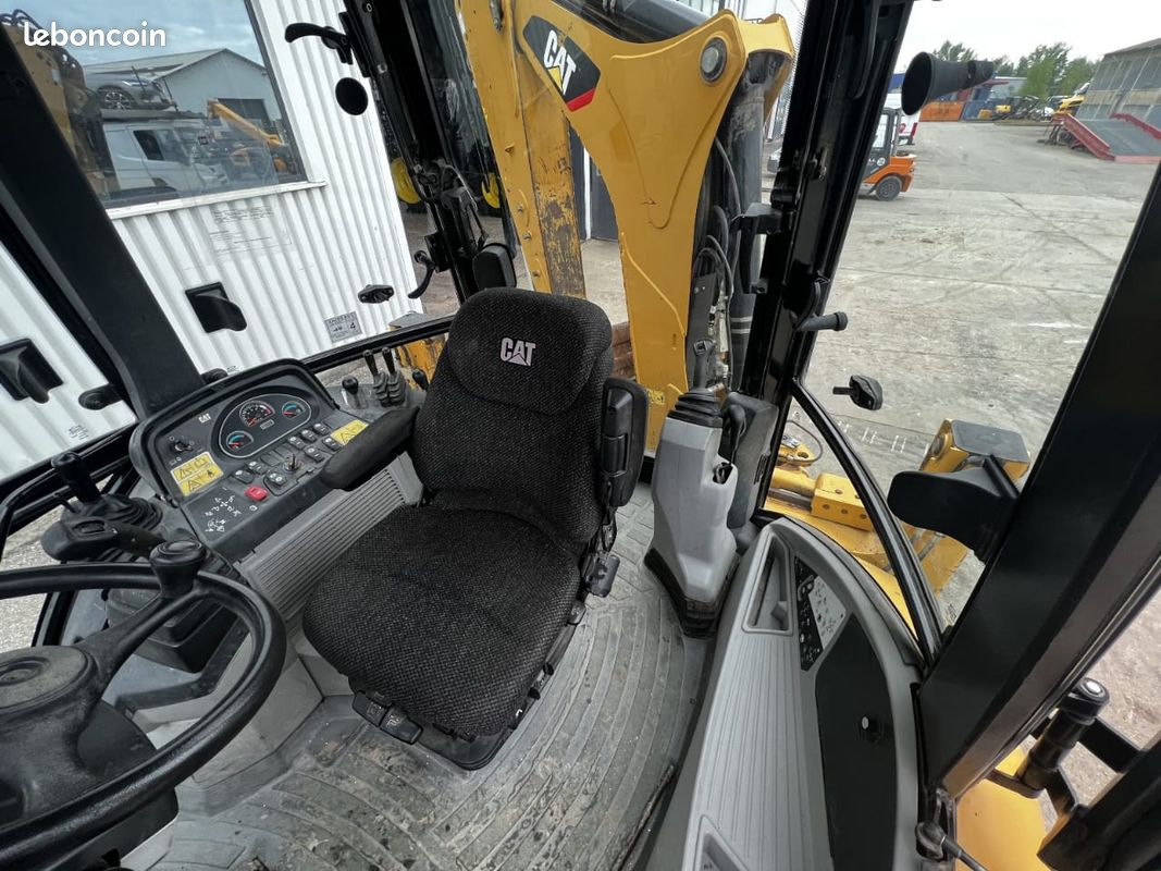 Tractopelle rigide Caterpillar 432F - BTP - Chantier gros-oeuvre