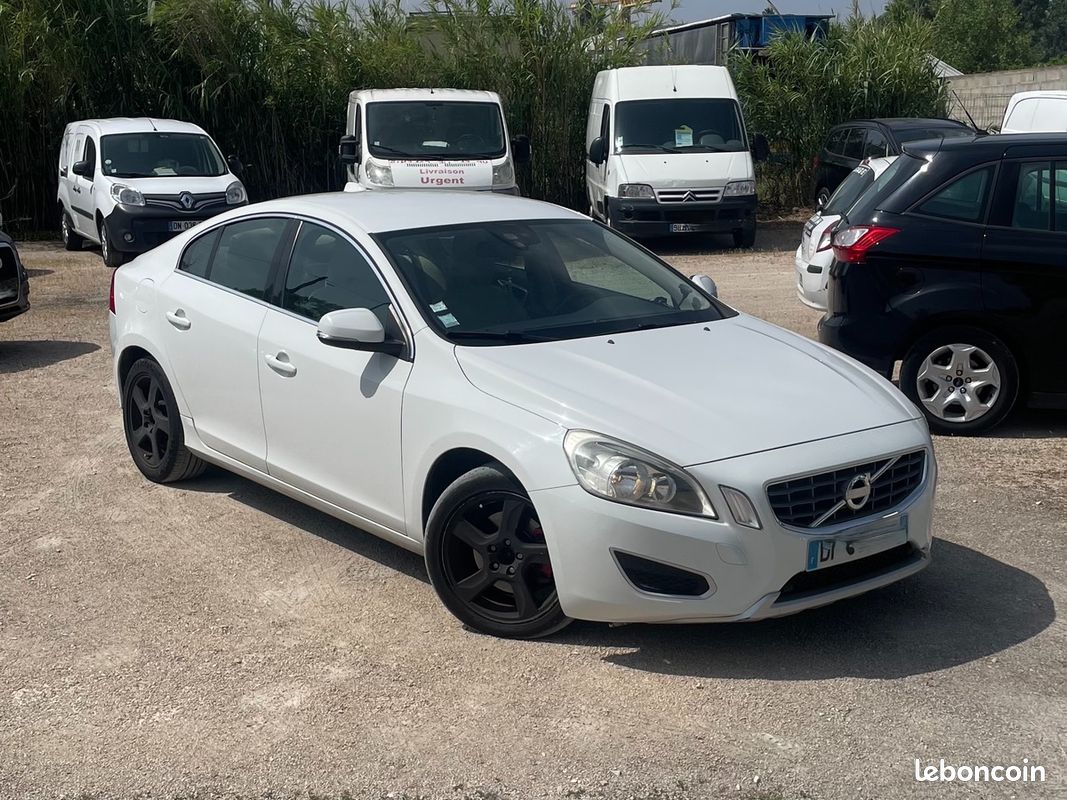 Volvo S60 2.0 D3 L5 TURBO 163CH - Voitures